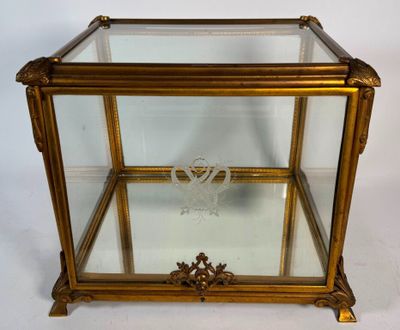 Small brass display case. Early 19th century. Height: 28.... - 84941063 ...