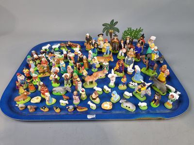 Lot de petits santons modernes en terre cuite peinte de d... - 75041690 ...