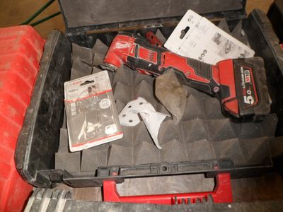 Couteau sans fil MILWAUKEE - Suite Liquidation Judiciaire... - 81716827 ...