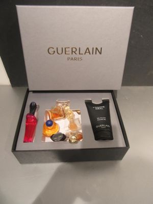 139 - COFFRET GUERLAIN + MINIATURES DIVERSES DE PARFUM... - 85166046 ...