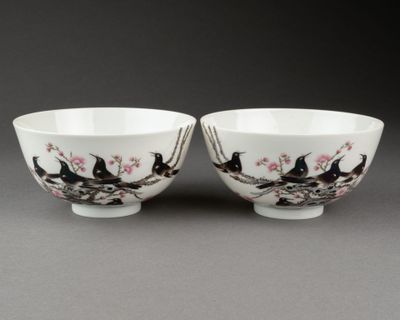CHINE - XXe siècle. Deux BOLS à décor d'oiseaux branchés ... - 85319180 ...