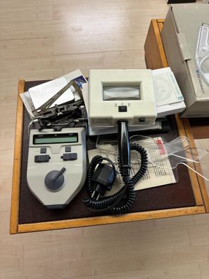 SUITE LJ - OPTICIAN SALE / STOCK GLASSES Stools in woven ... - 85098490 ...