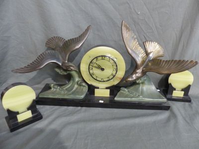 Art Deco marble and onyx mantel with seagull décor. W: 6... - 85043034 ...