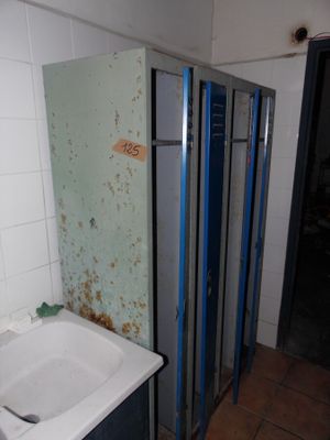 Vestiaire - situé ZI ORS 17480 LE CHATEAU D'OLERON - visi... - 84616850 ...