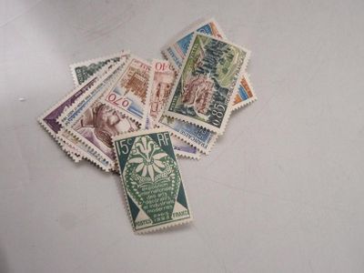 290 - LOT DE TIMBRES NEUFS .6 - 8 EURO - 85194755-290 | Interencheres.com