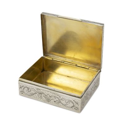 SILVER AND VERMEIL BOX WITH ENGRAVED DECORATION OF FLOWER... - 81006899 ...
