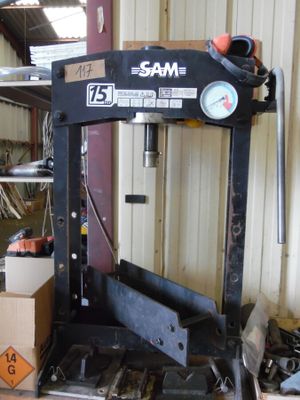Presse manuelle de 2014 15T SAM - situé ZI ORS 17480 LE C... - 84616818 ...