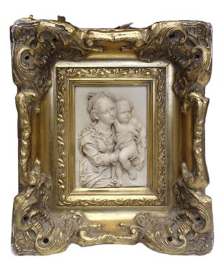 Vierge à l'enfant. Bas-relief en résine. Dim. : 17 x 11,5... - 84822764 ...