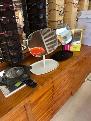 SUITE LJ - OPTICIAN SALE / STOCK GLASSES Stools in woven ... - 85098489 ...